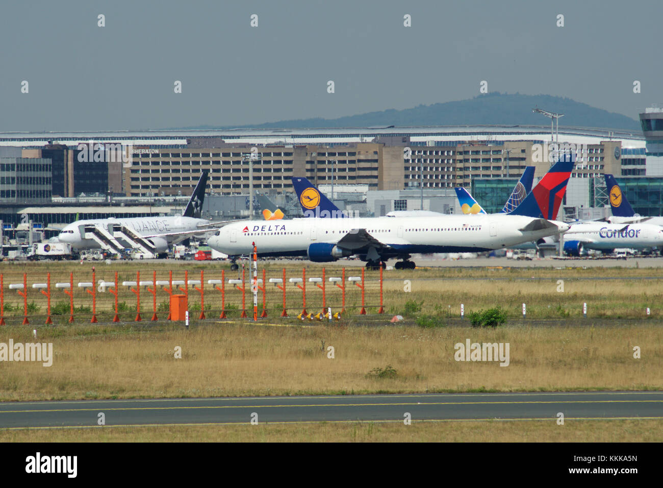 Delta plane gate hi-res stock photography and images - Alamy