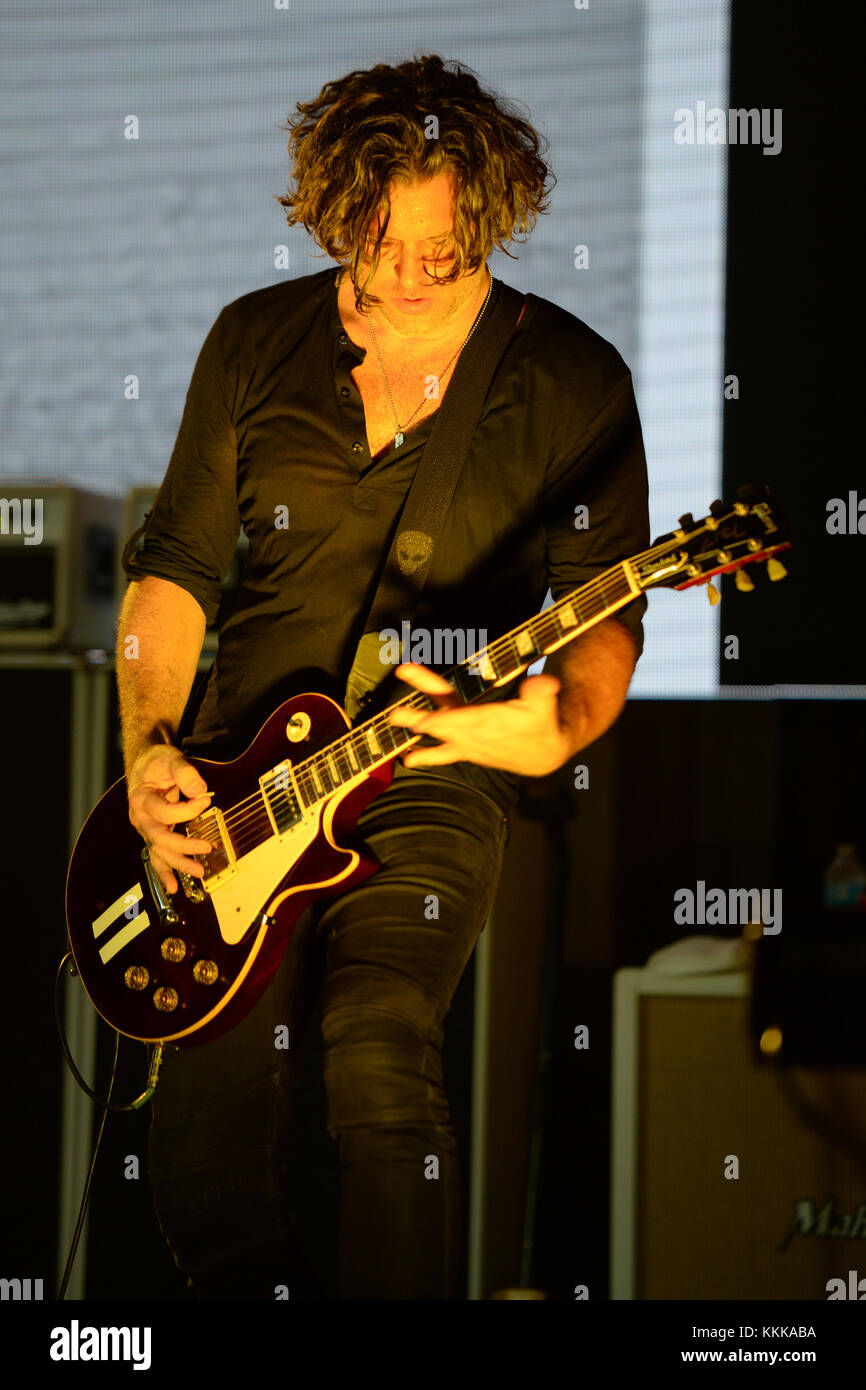 FORT LAUDERDALE FL - OCTOBER 01: Dean Roland of Collective Soul ...