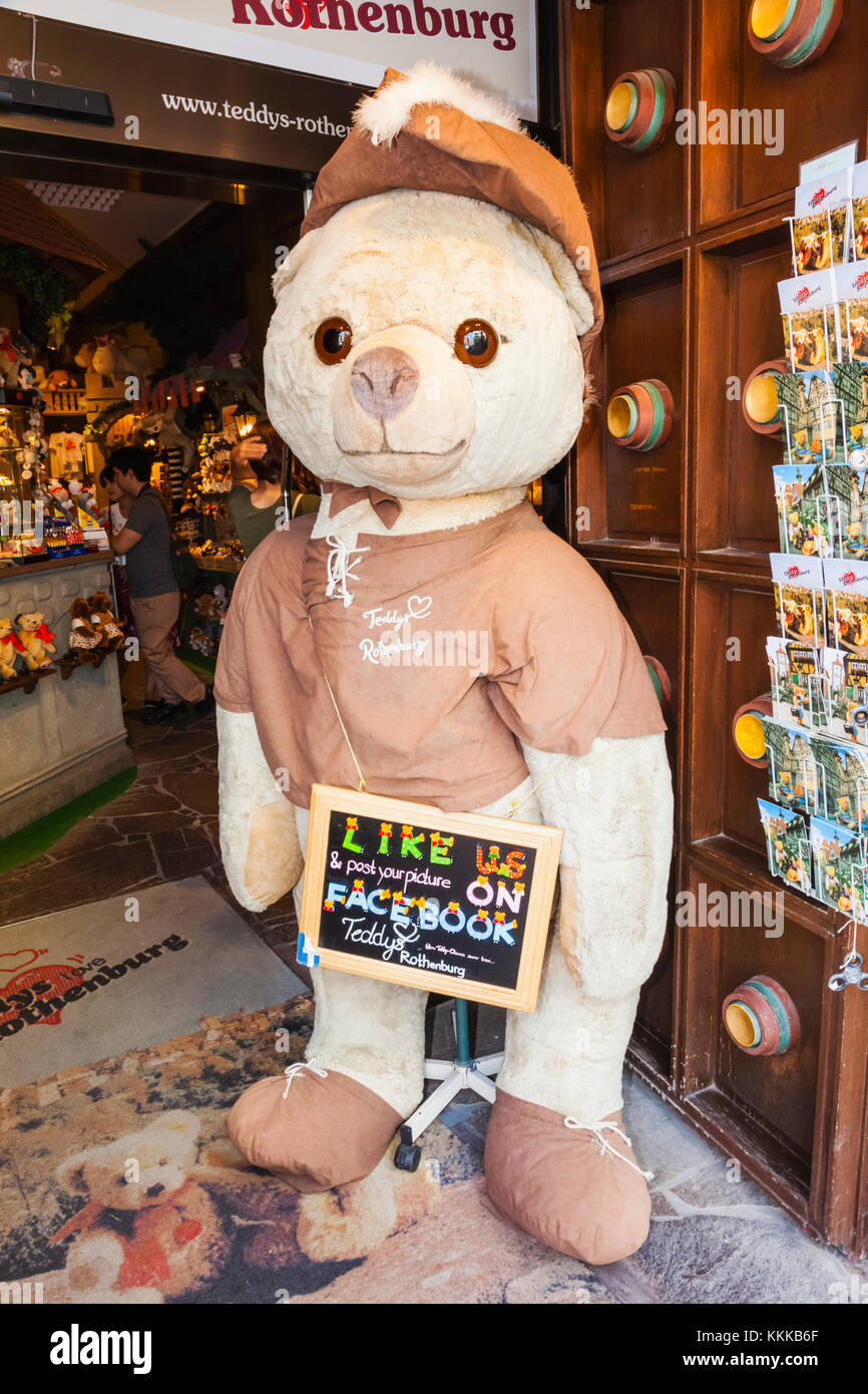 Teddy shop giant teddy bear hi-res stock photography and images - Alamy