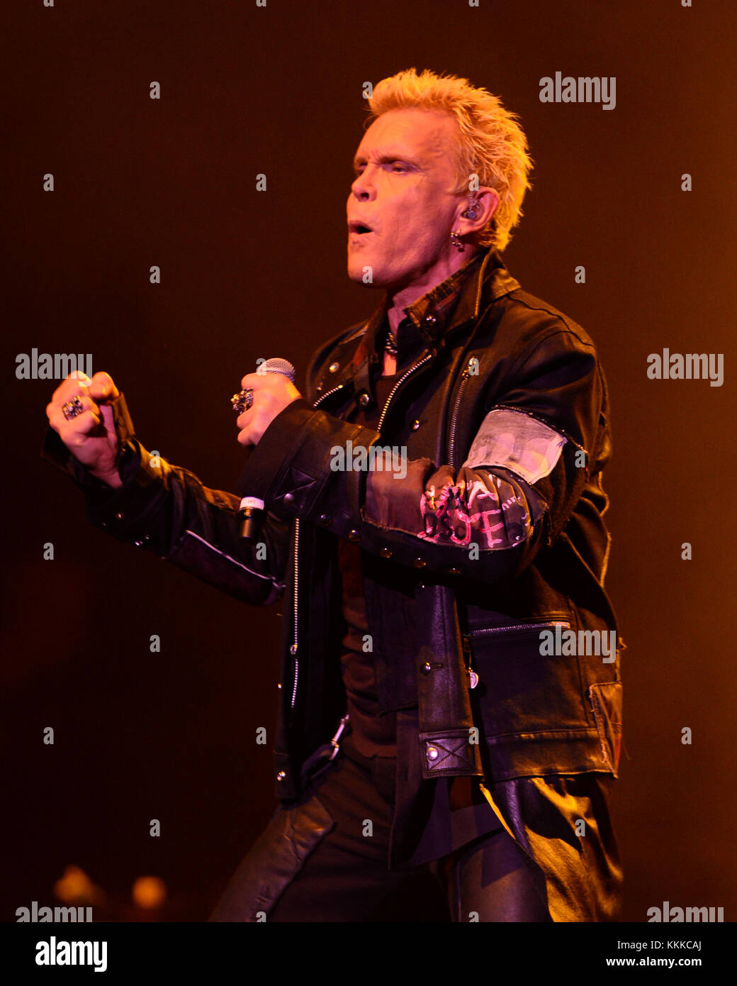 HOLLYWOOD FL - SEPTEMBER 21: Billy Idol of the Billy Idol band performs ...