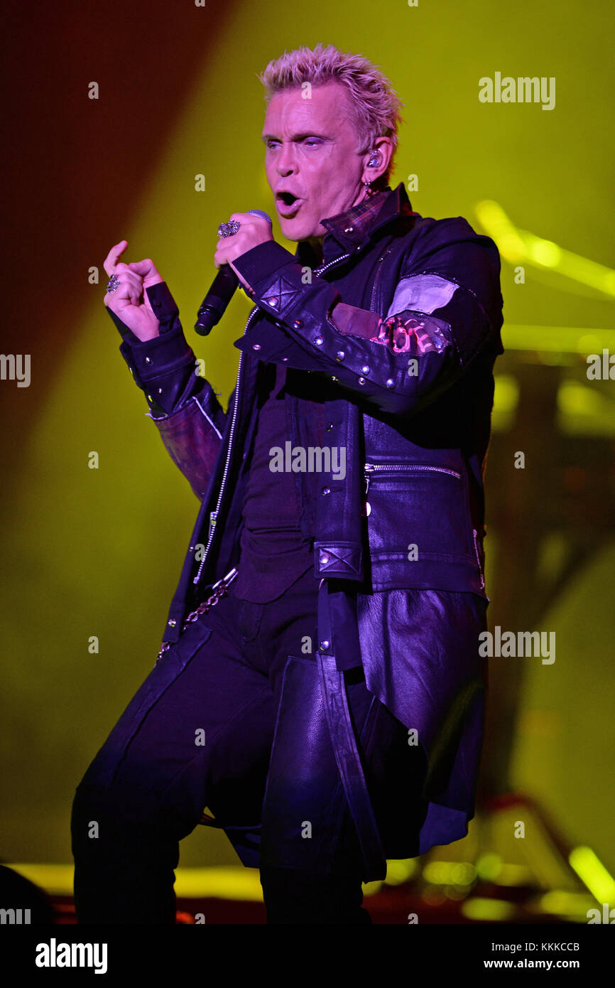HOLLYWOOD FL - SEPTEMBER 21: Billy Idol of the Billy Idol band performs ...