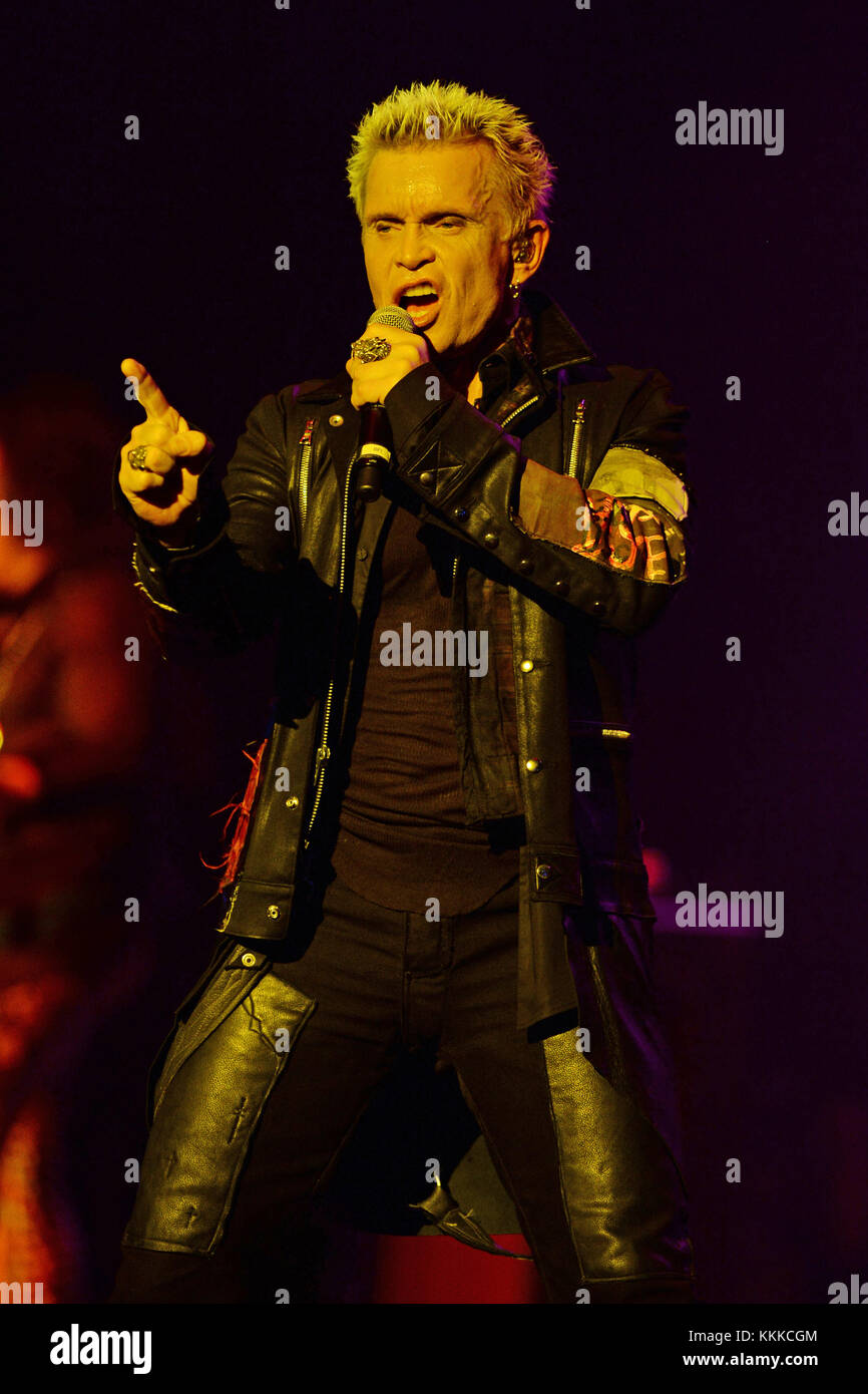 HOLLYWOOD FL - SEPTEMBER 21: Billy Idol of the Billy Idol band performs ...