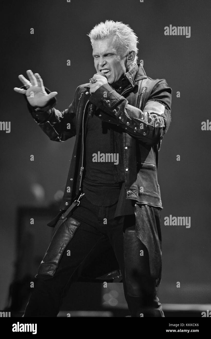 HOLLYWOOD FL - SEPTEMBER 21: Billy Idol of the Billy Idol band performs ...