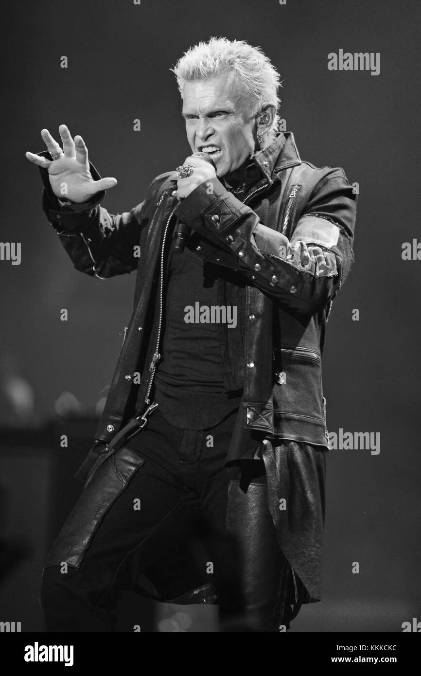 HOLLYWOOD FL - SEPTEMBER 21: Billy Idol of the Billy Idol band performs ...