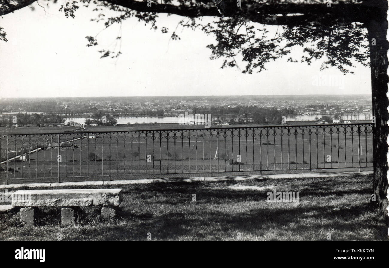 This image depicts the scenic view of Bouliac, located near La Garonne ...