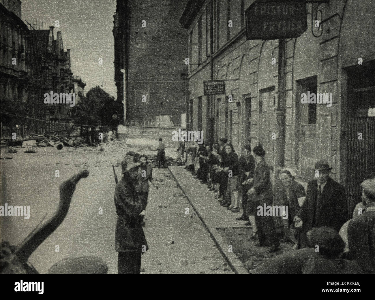 A historical photograph depicting the construction of a barricade ...