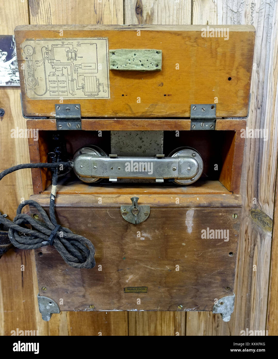 The Western Electric 330 E field telephone, manufactured around 1903 ...