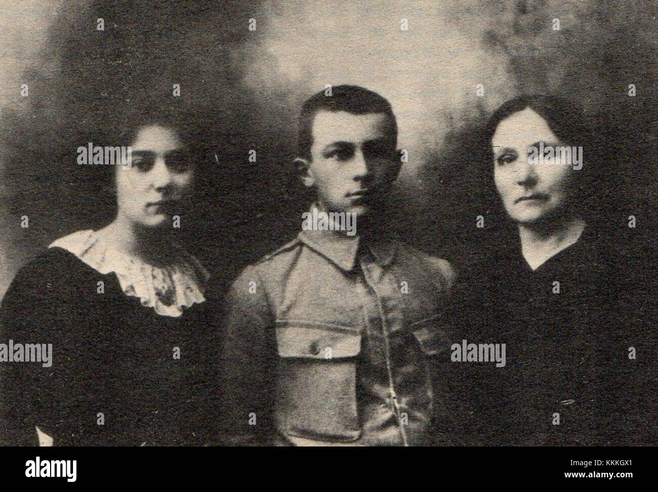 Historical photograph family hi-res stock photography and images - Alamy