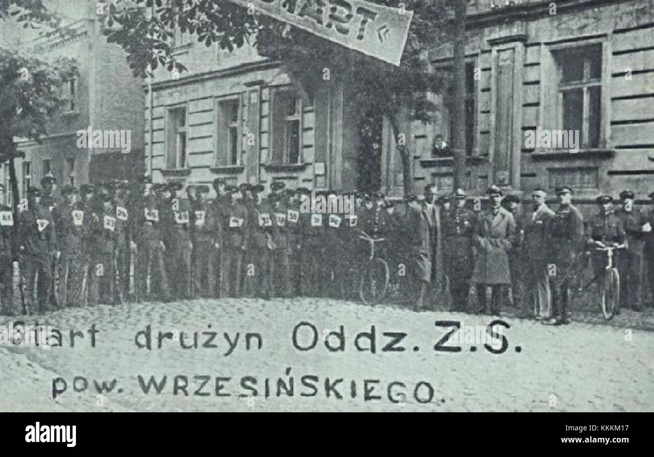 This photograph depicts military units from the ZwiÄ…zek Strzelecki, a ...