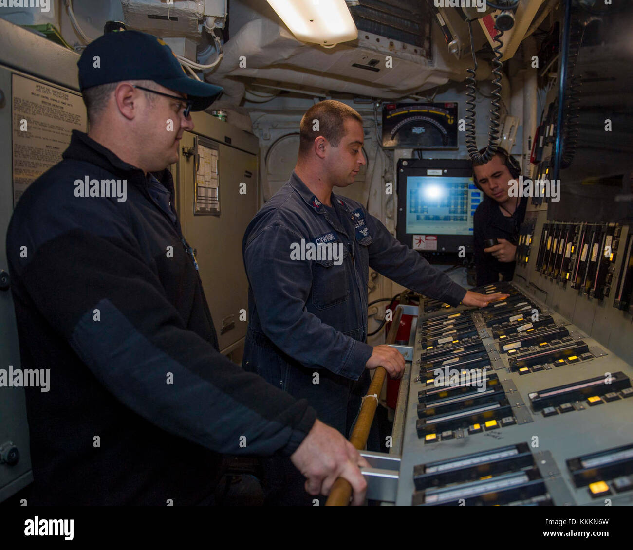 171118-N-TJ319-0004 ATLANTIC OCEAN (Nov. 18, 2017) Chief Hull ...