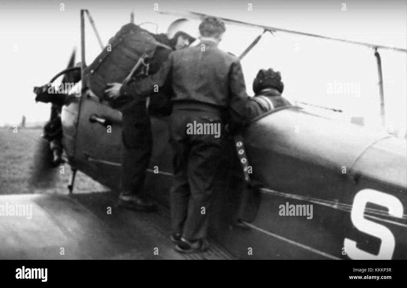 Old skydiver hi-res stock photography and images - Alamy