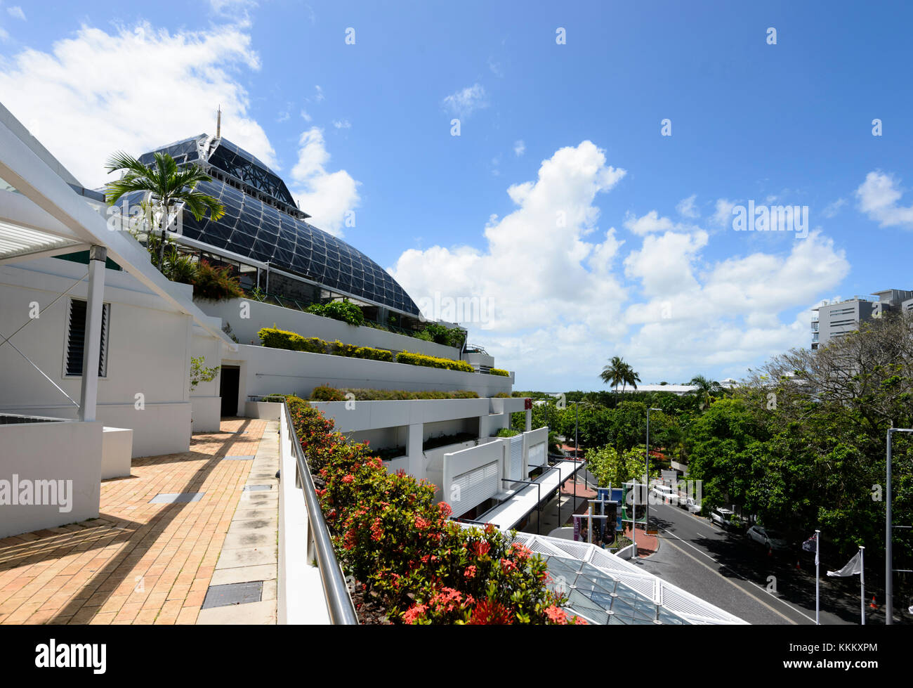 Cairns zoom wildlife dome hi-res stock photography and images - Alamy