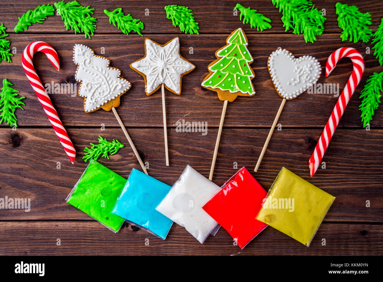 Gingerbread man border hi-res stock photography and images - Alamy