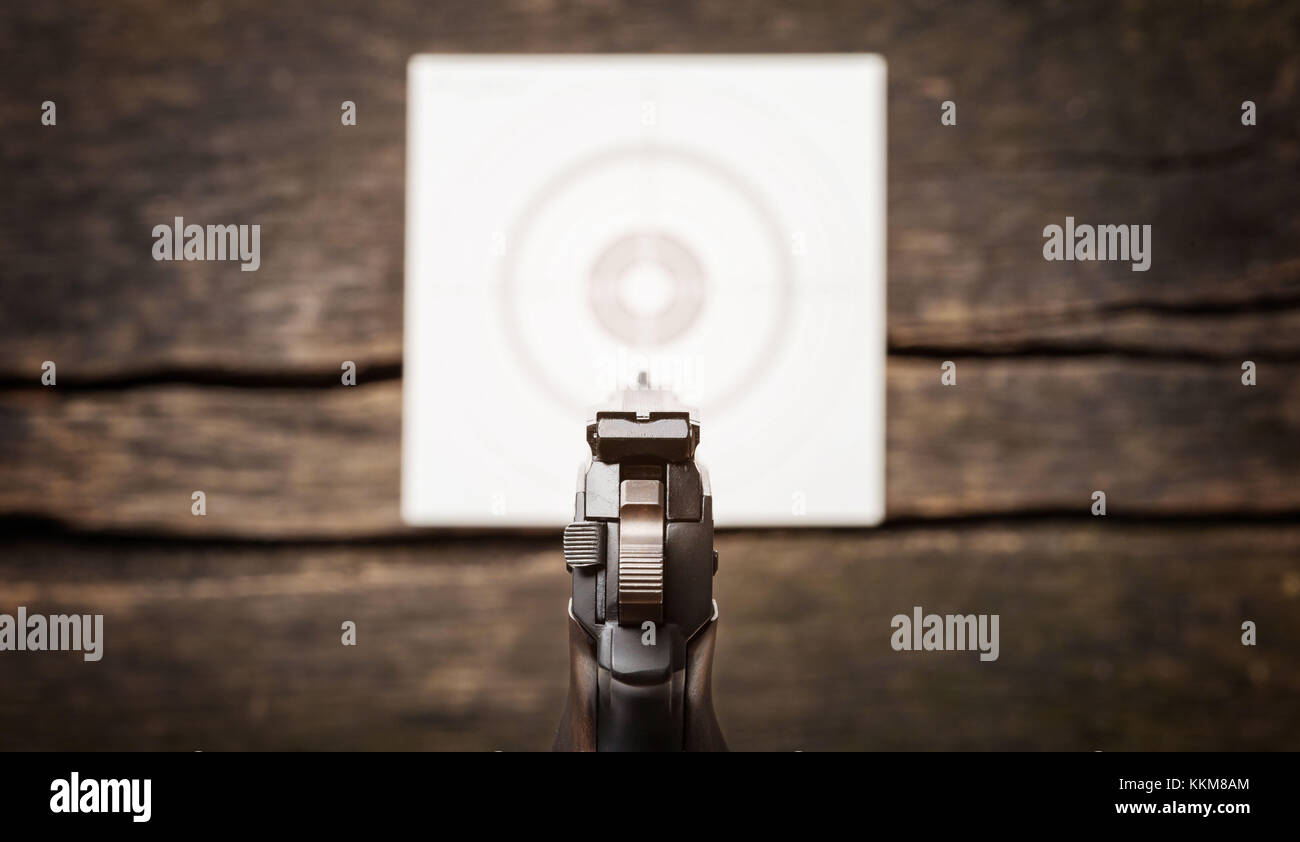 Notch and bead sights hi-res stock photography and images - Alamy