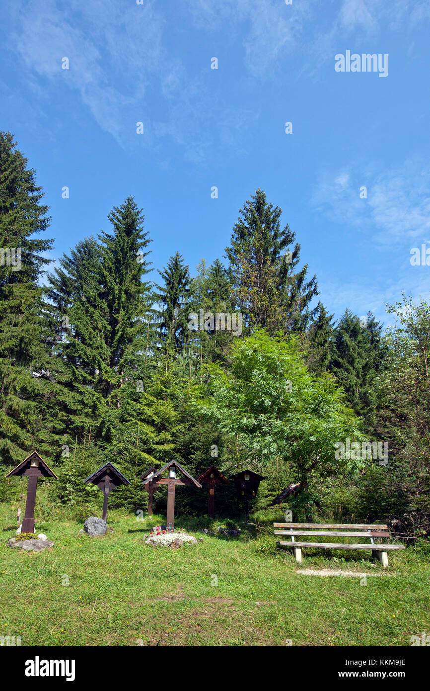 Roadside edge hi-res stock photography and images - Alamy