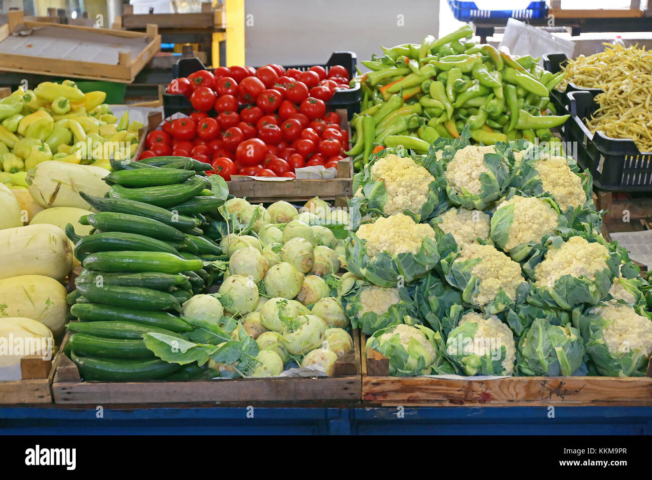 Fresh Vegetables at Farmers Market Stall Stock Photo - Alamy