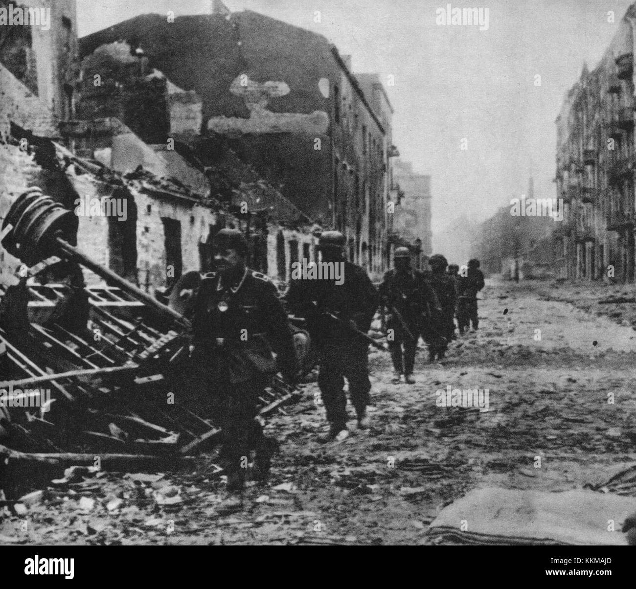 World war ii troops town hi-res stock photography and images - Alamy