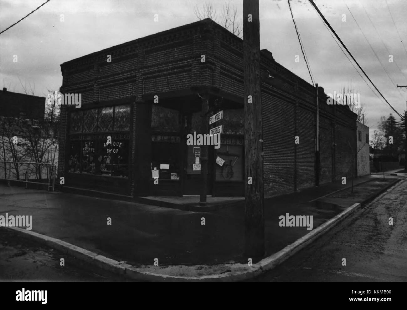 Antiques store Black and White Stock Photos & Images - Alamy