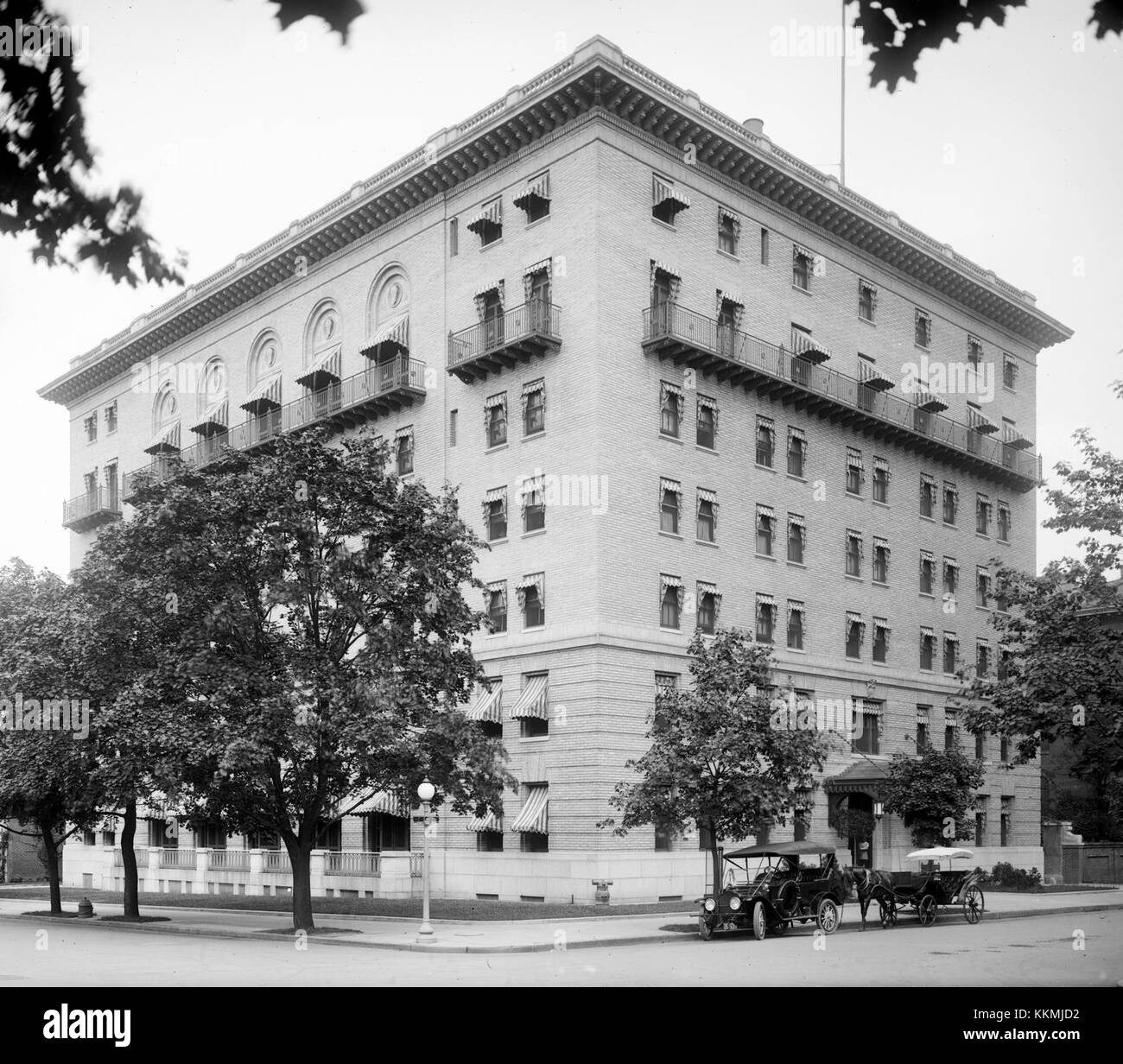 Army and navy club hi-res stock photography and images - Alamy