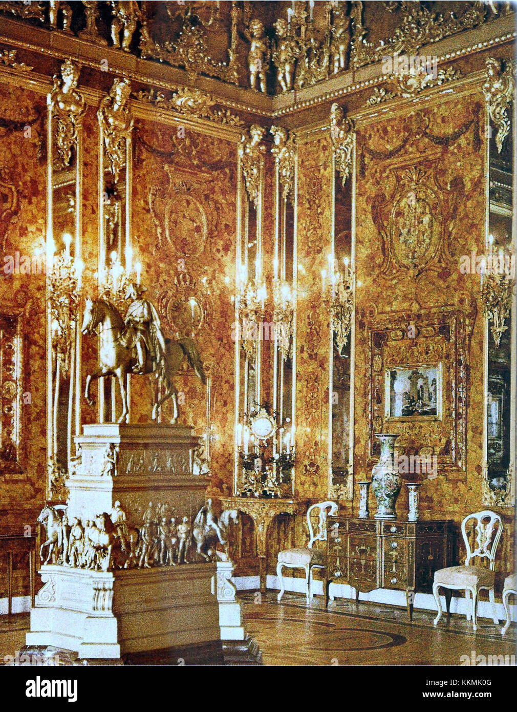 This autochrome photograph by Andrey Zeest features the Amber Room, a ...