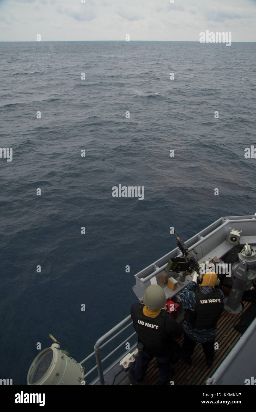 US navy gunners man machine gun Stock Photo - Alamy