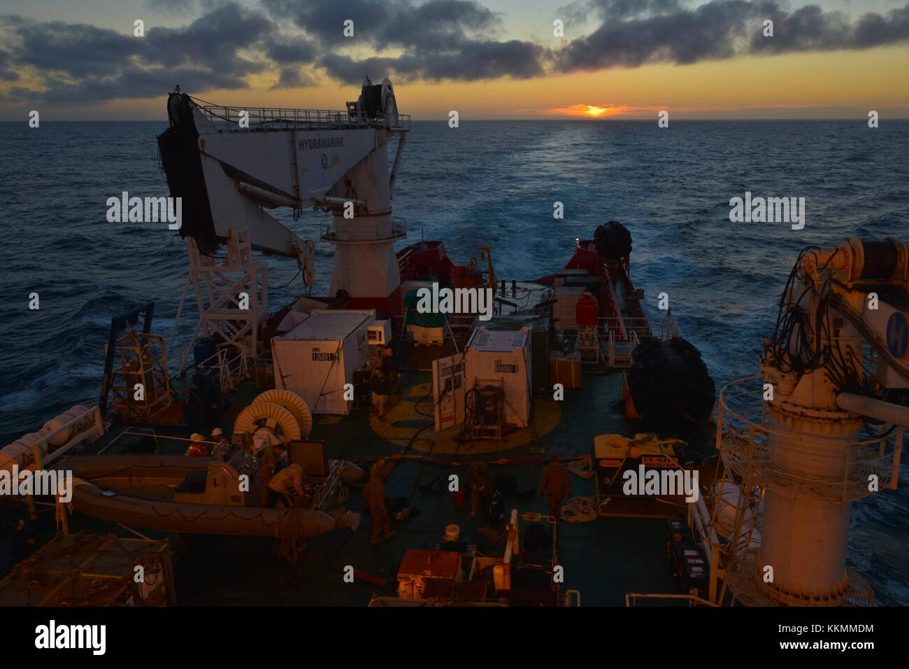 ATLANTIC OCEAN (Nov. 22, 2017) Sailors from Undersea Rescue Command ...