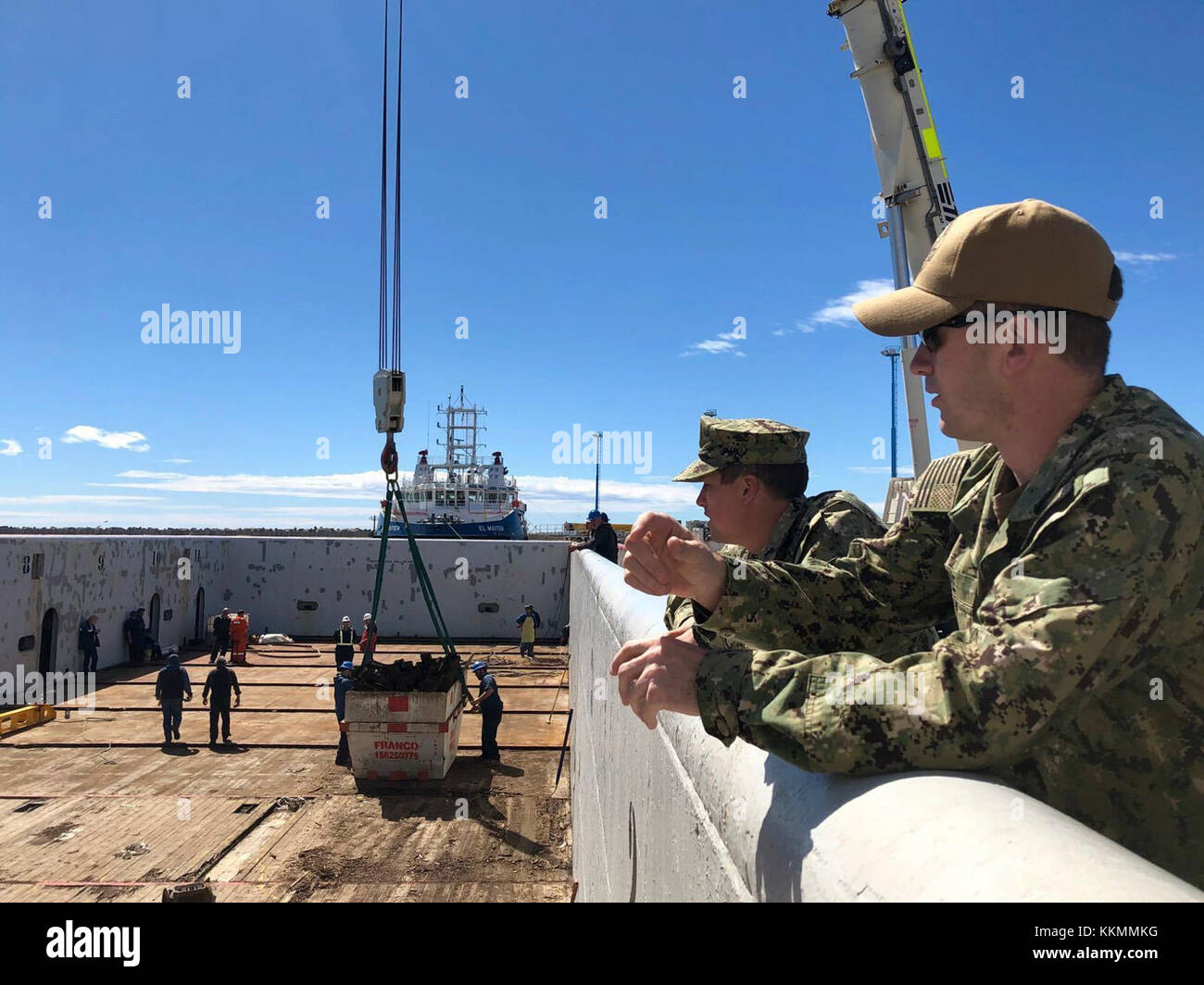 Deep diving and submarine rescue vessel hi-res stock photography and ...