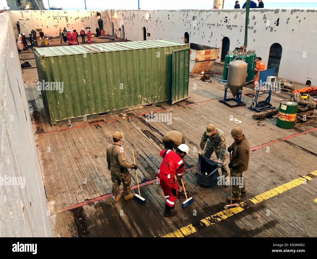 Deep diving and submarine rescue vessel hi-res stock photography and ...
