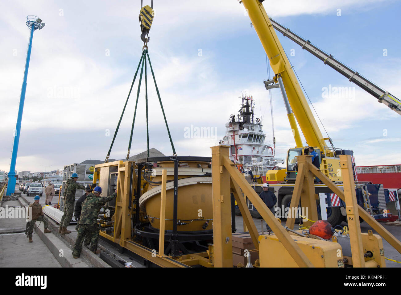 COMODORO RIVADAVIA, Argentina (Nov. 23, 2017). Sailors from Underwater ...