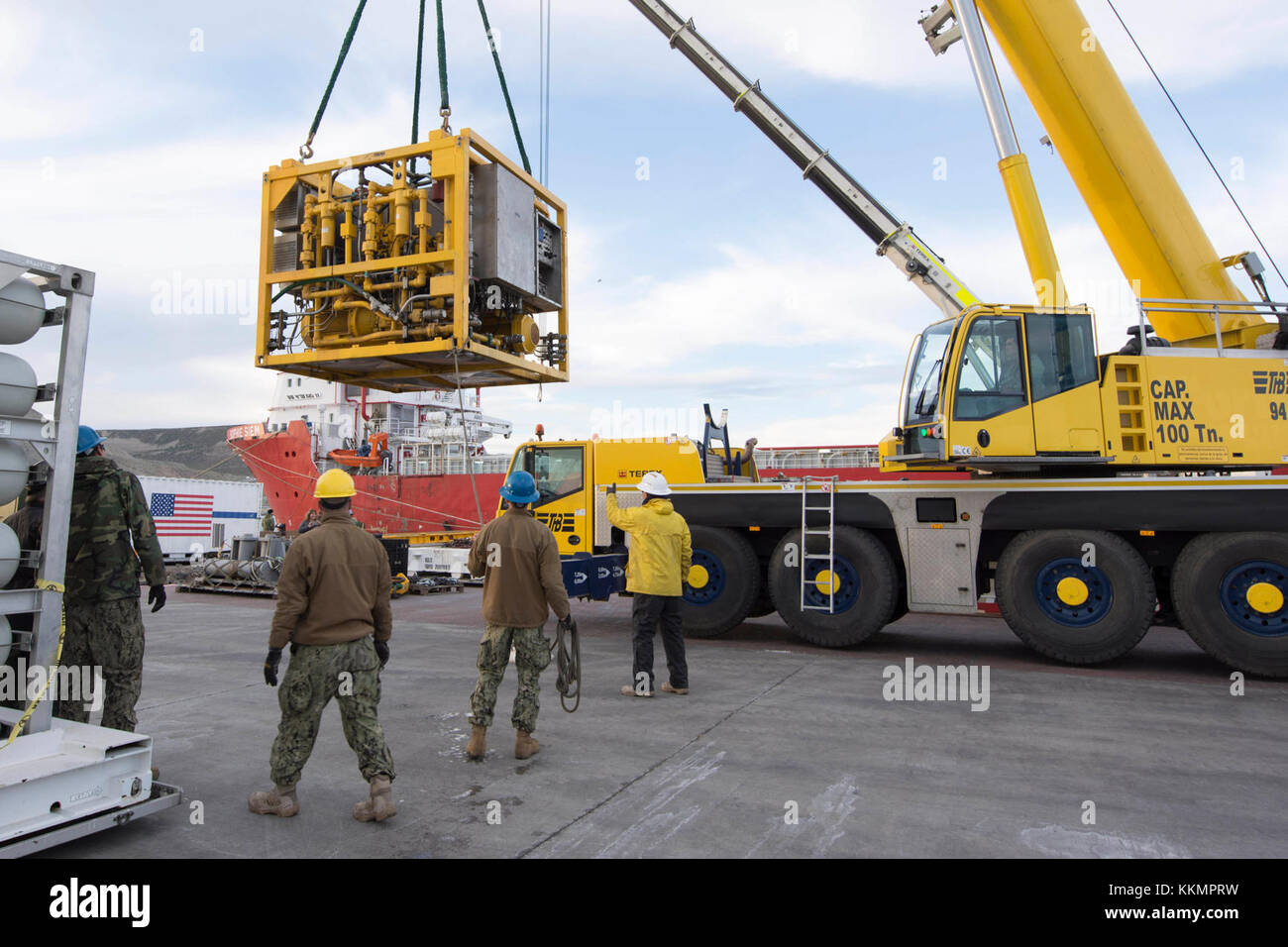 COMODORO RIVADAVIA, Argentina (Nov. 23, 2017). Sailors from Underwater ...