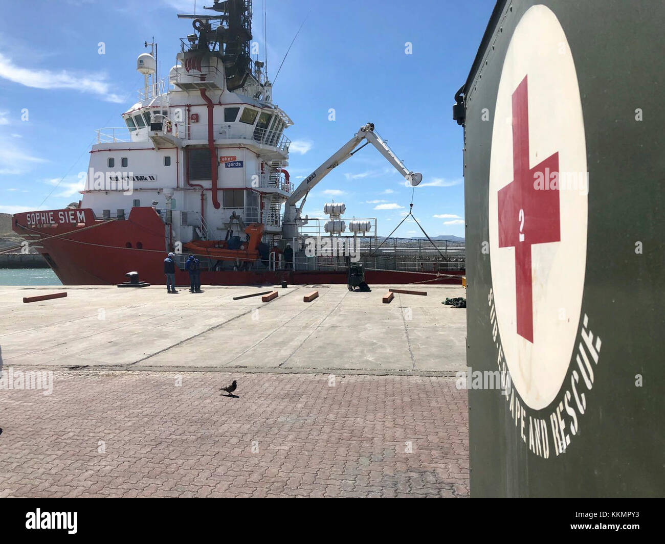 Deep diving and submarine rescue vessel hi-res stock photography and ...