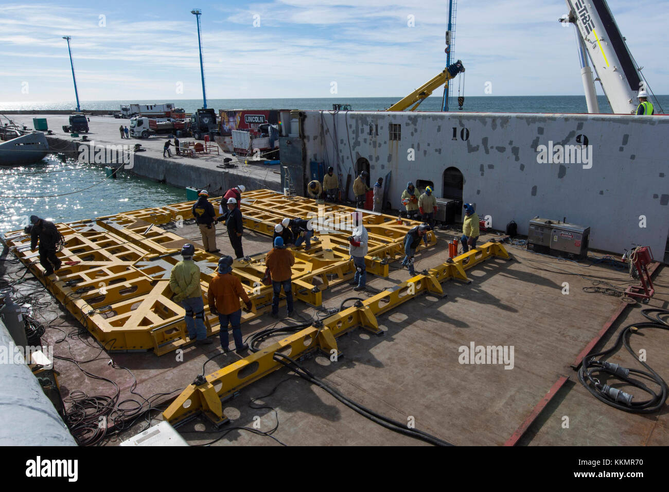 COMODORO RIVADAVIA, Argentina (Nov. 24, 2017). Sailors from Underwater ...