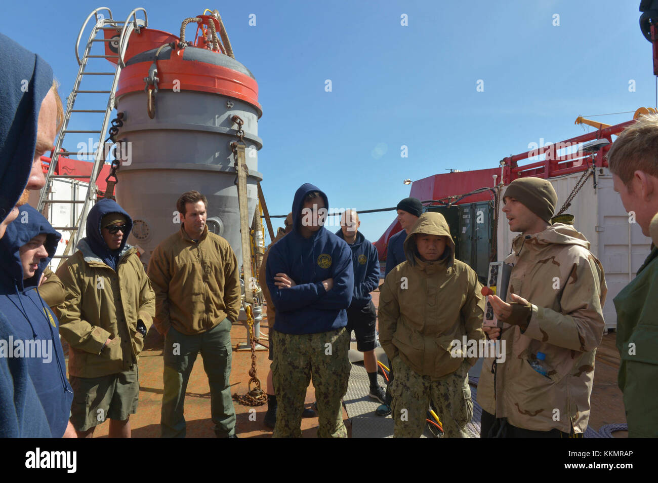 ATLANTIC OCEAN (Nov. 24, 2017) Sailors from Undersea Rescue Command ...