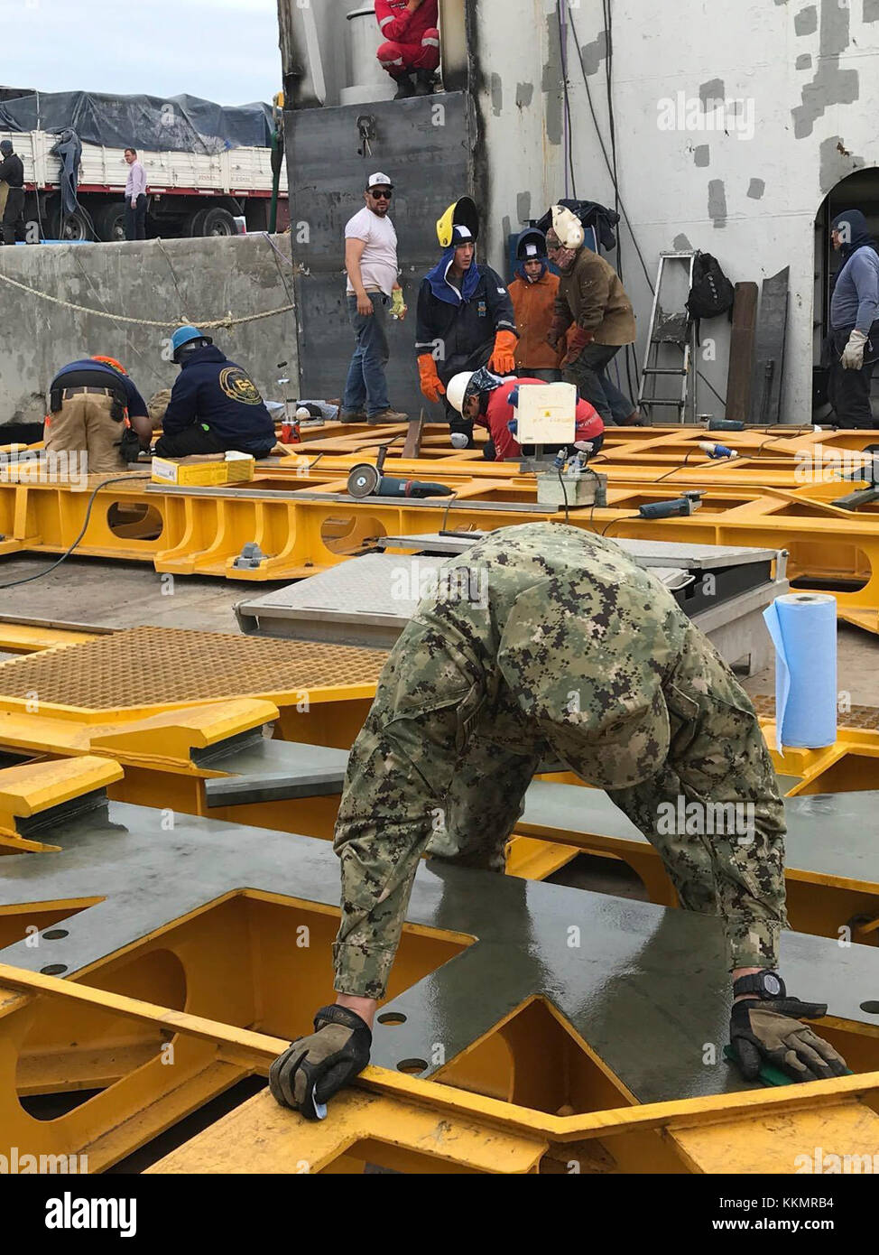 COMODORO RIVADAVIA, Argentina (Nov. 24, 2017) Undersea Rescue Command ...