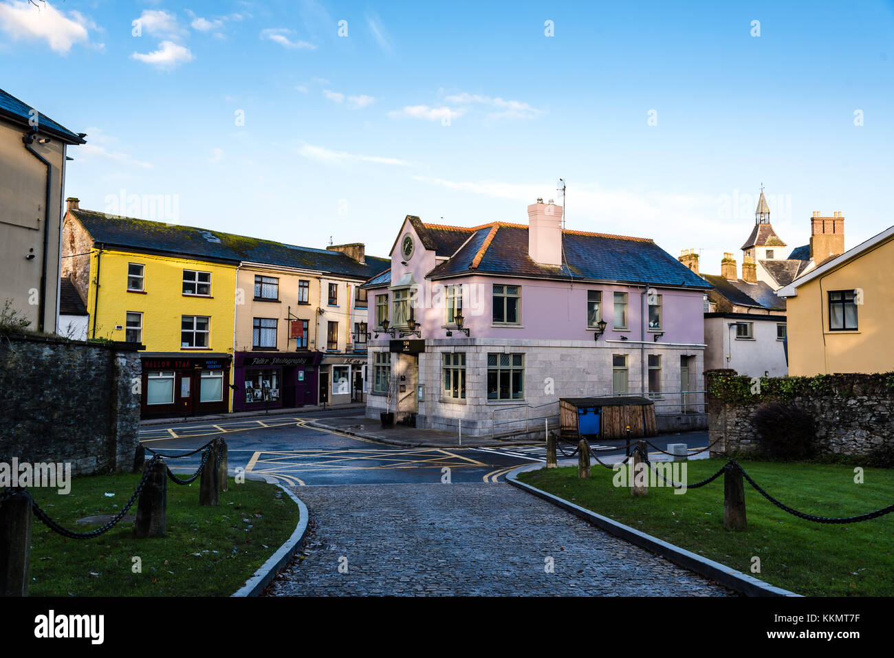 Entrance to castle of Mallow at sunrise Stock Photo - Alamy