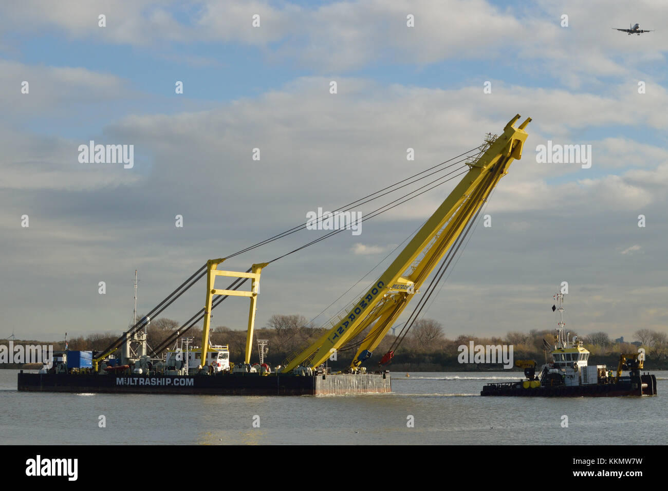 Tug MULTRASALVOR 3 & Floating Sheerleg crane CORMORANT of Multraship ...