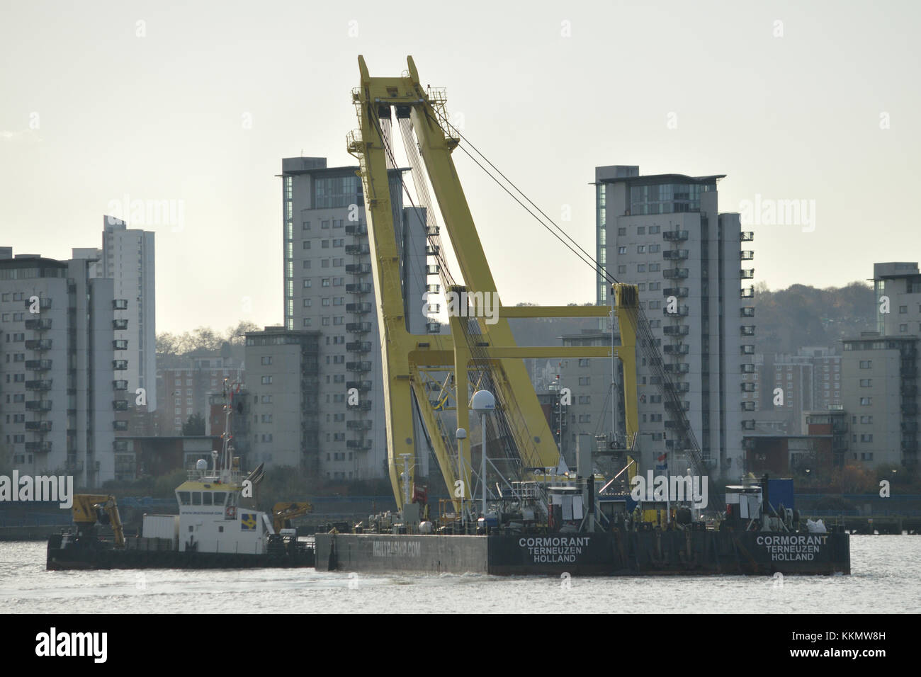 Floating sheerleg crane hi-res stock photography and images - Alamy