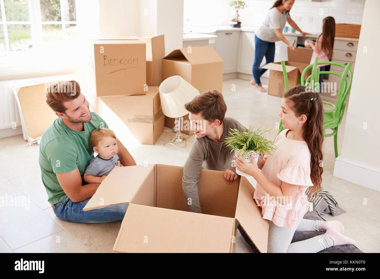 Moving into new home and parents help hi-res stock photography and ...