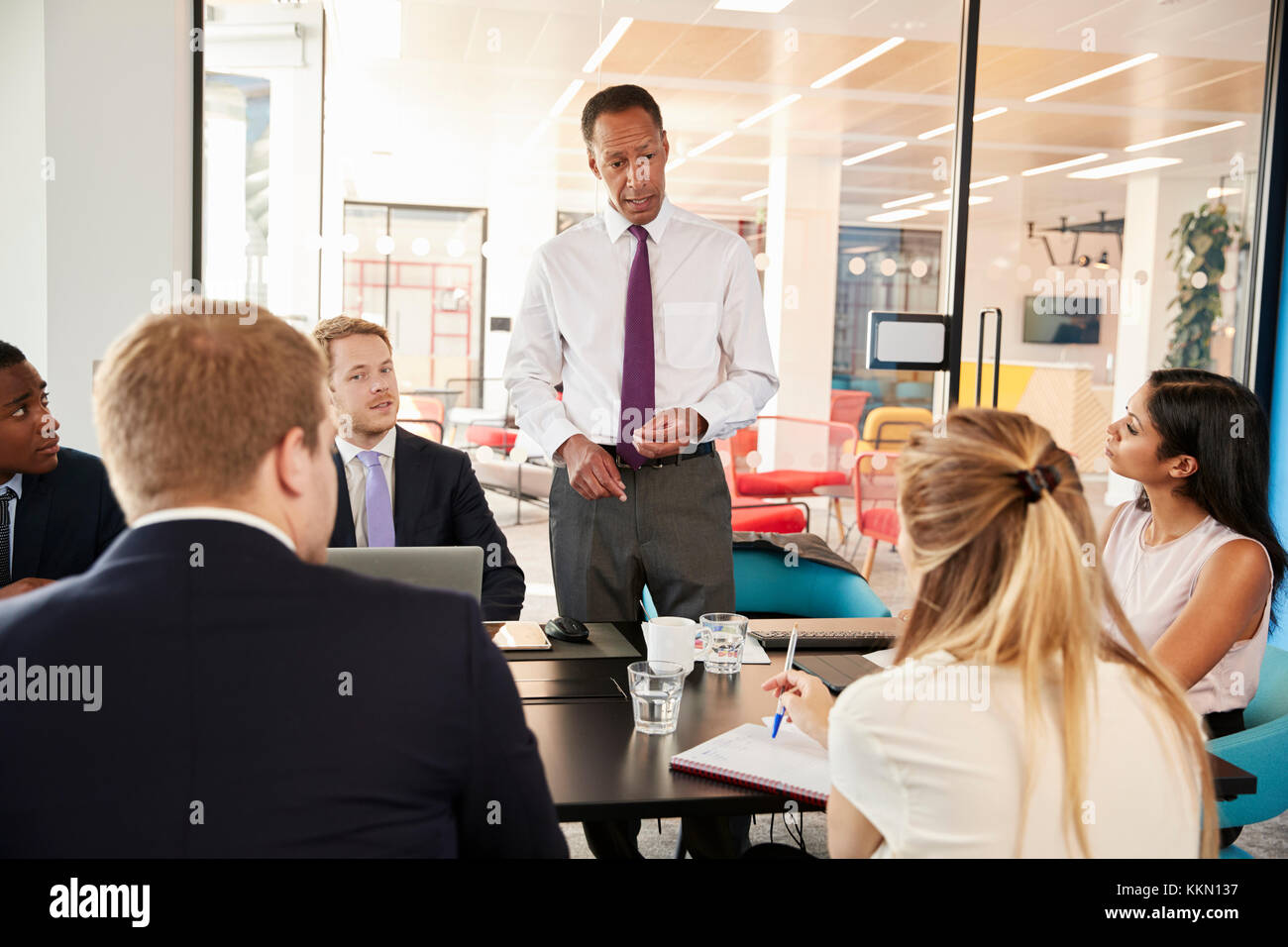 Black male manager hi-res stock photography and images - Alamy