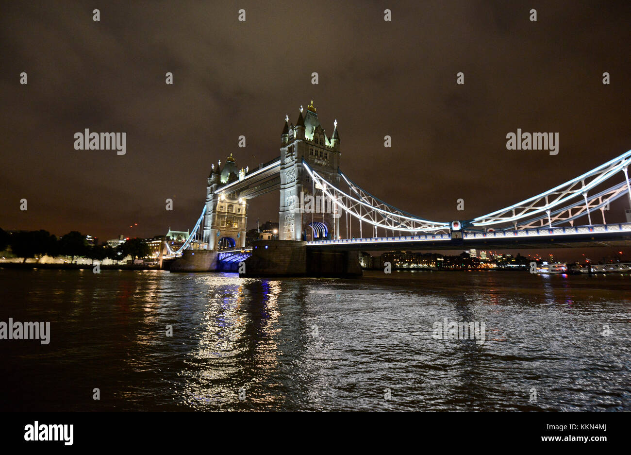 City london tower bridge night hi-res stock photography and images - Alamy