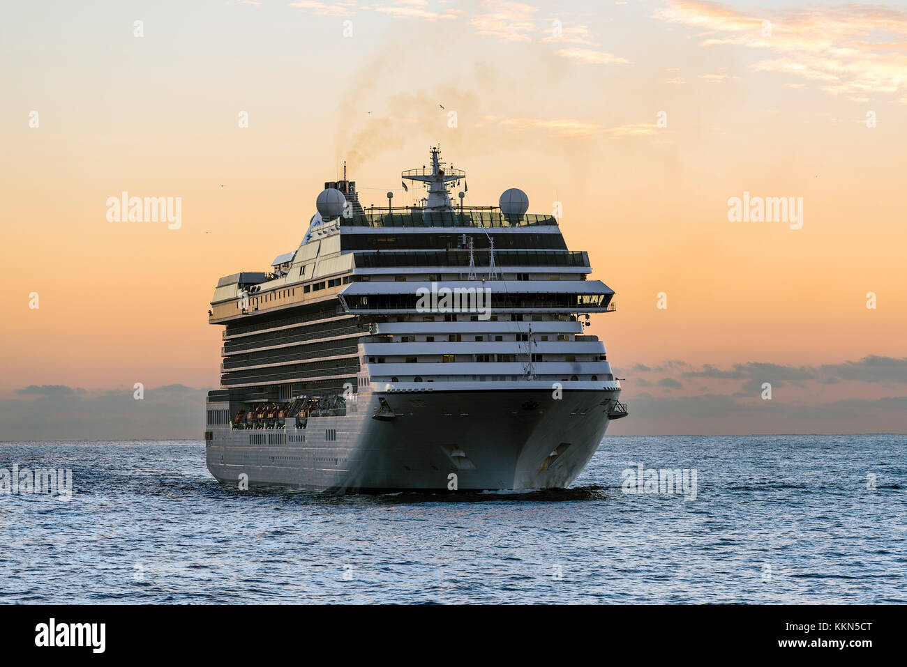 Cruise ship hi-res stock photography and images - Alamy