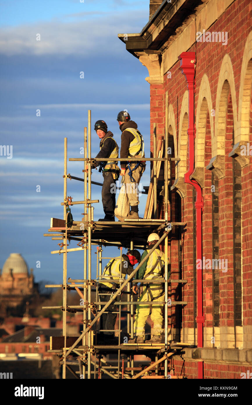 Dismantling of scaffolding hi-res stock photography and images - Alamy