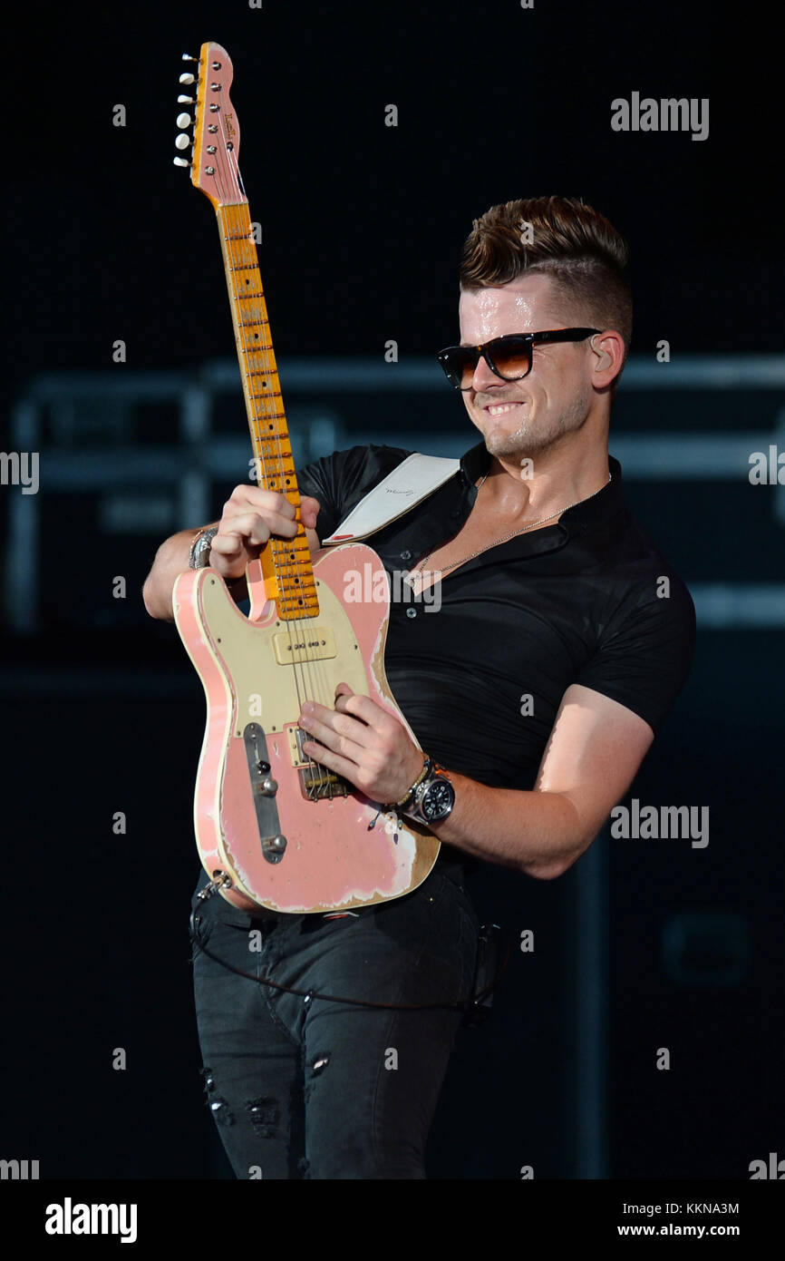 WASHINGTON DC - AUGUST 28: Chase Bryant performs at Jiffy Lube Live on ...