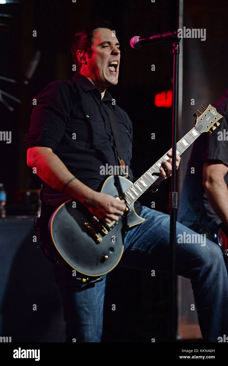 FORT LAUDERDALE FL - AUGUST 25: Benjamin Burnley of Breaking Benjamin ...