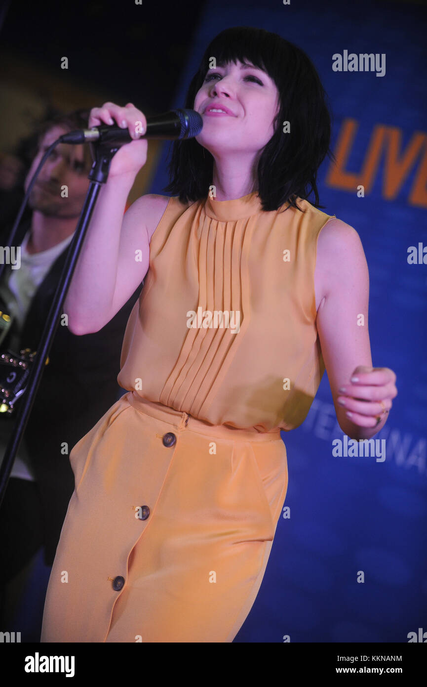 NEW YORK, NY - AUGUST 20: Singer Carly Rae Jepsen poses before ...