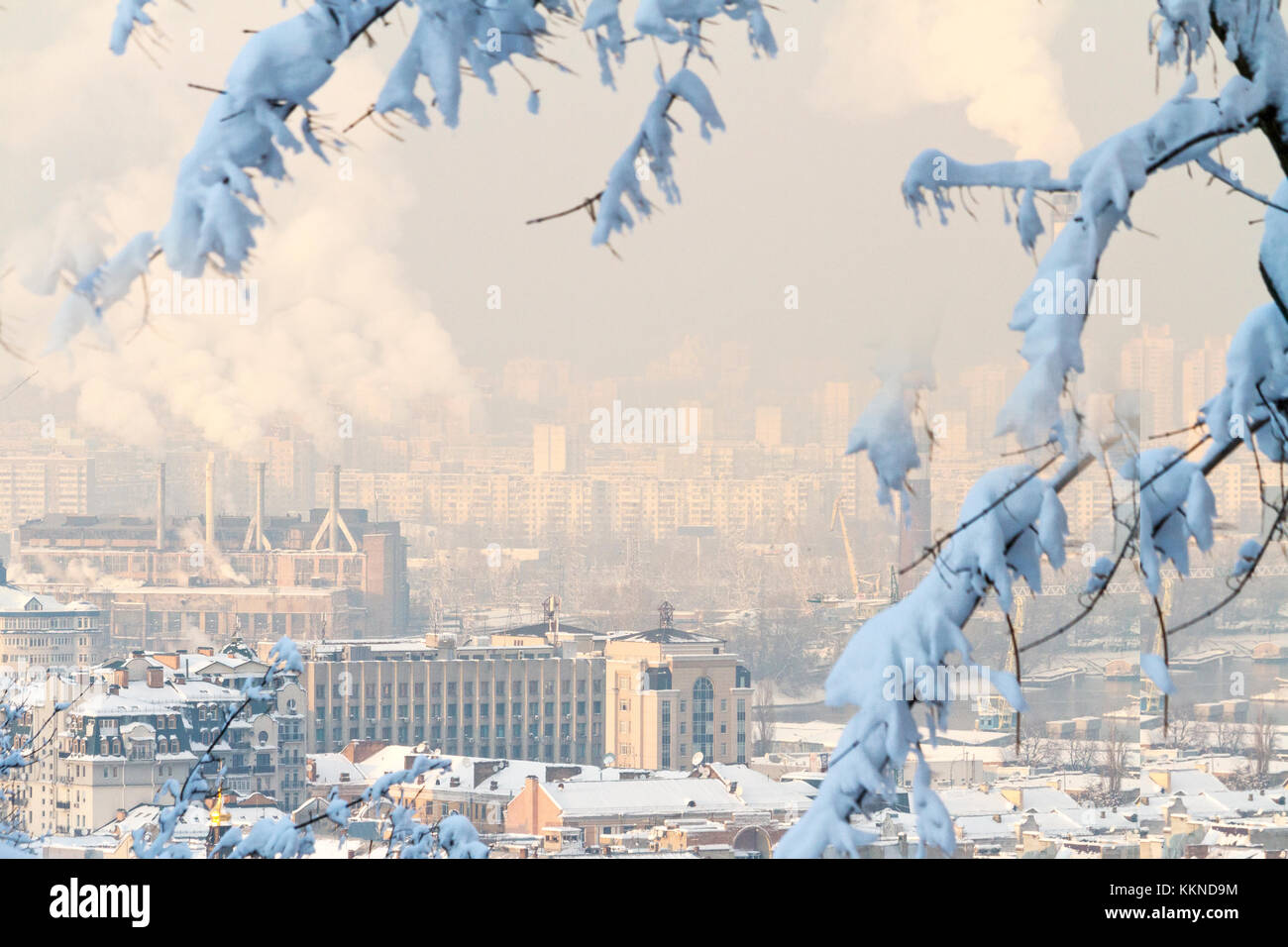 Snow covered city hi-res stock photography and images - Alamy