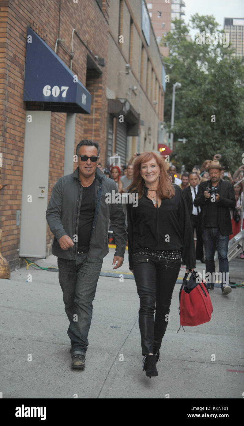 NEW YORK, NY - AUGUST 06: Musicians Bruce Springsteen and wife Patti ...