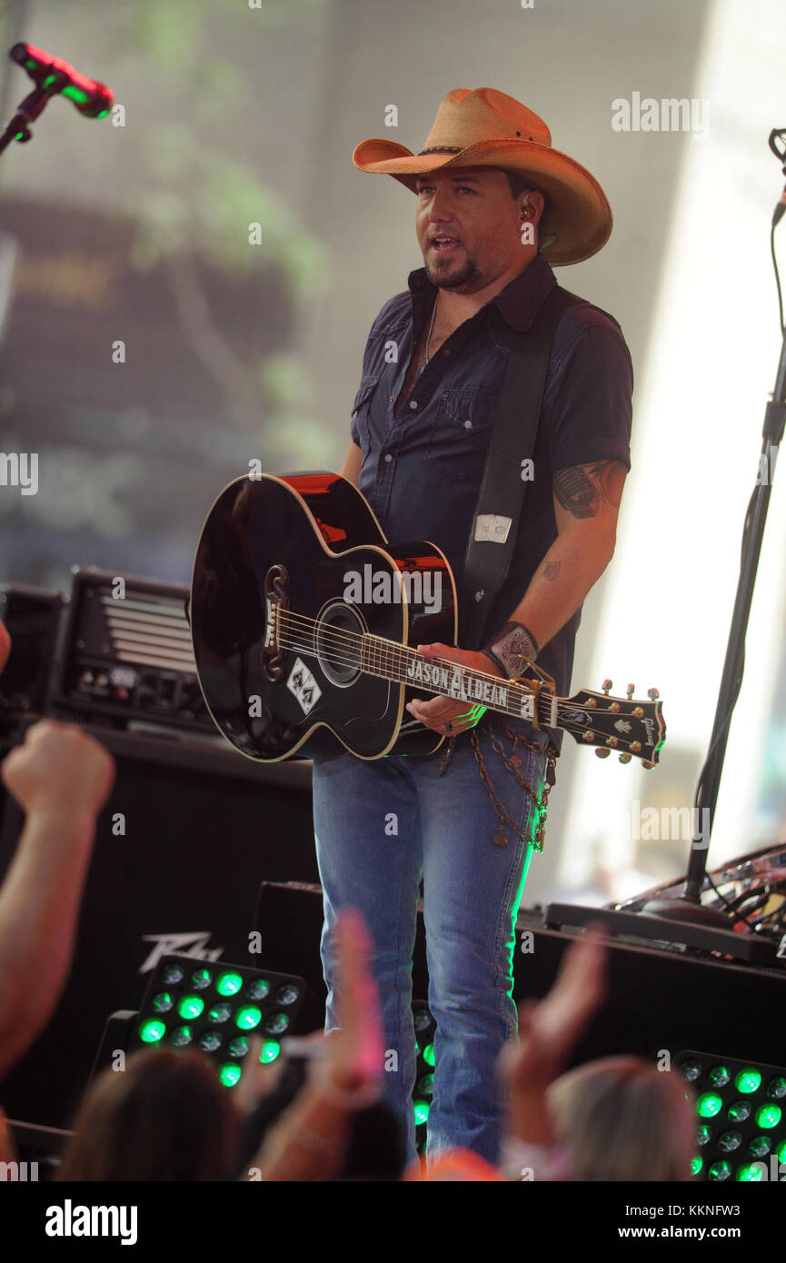 NEW YORK, NY - JULY 31: Jason Aldean performs on NBC's 'Today' at ...