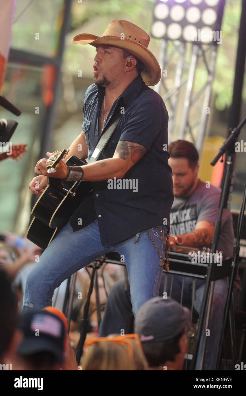 NEW YORK, NY - JULY 31: Jason Aldean performs on NBC's 'Today' at ...