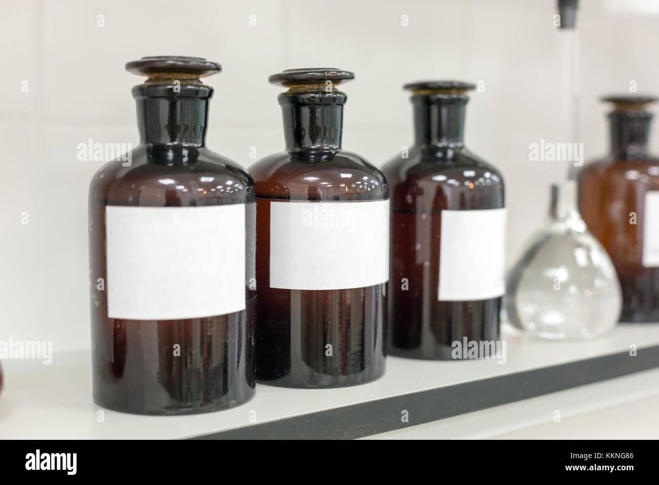 Messy laboratory hi-res stock photography and images - Alamy